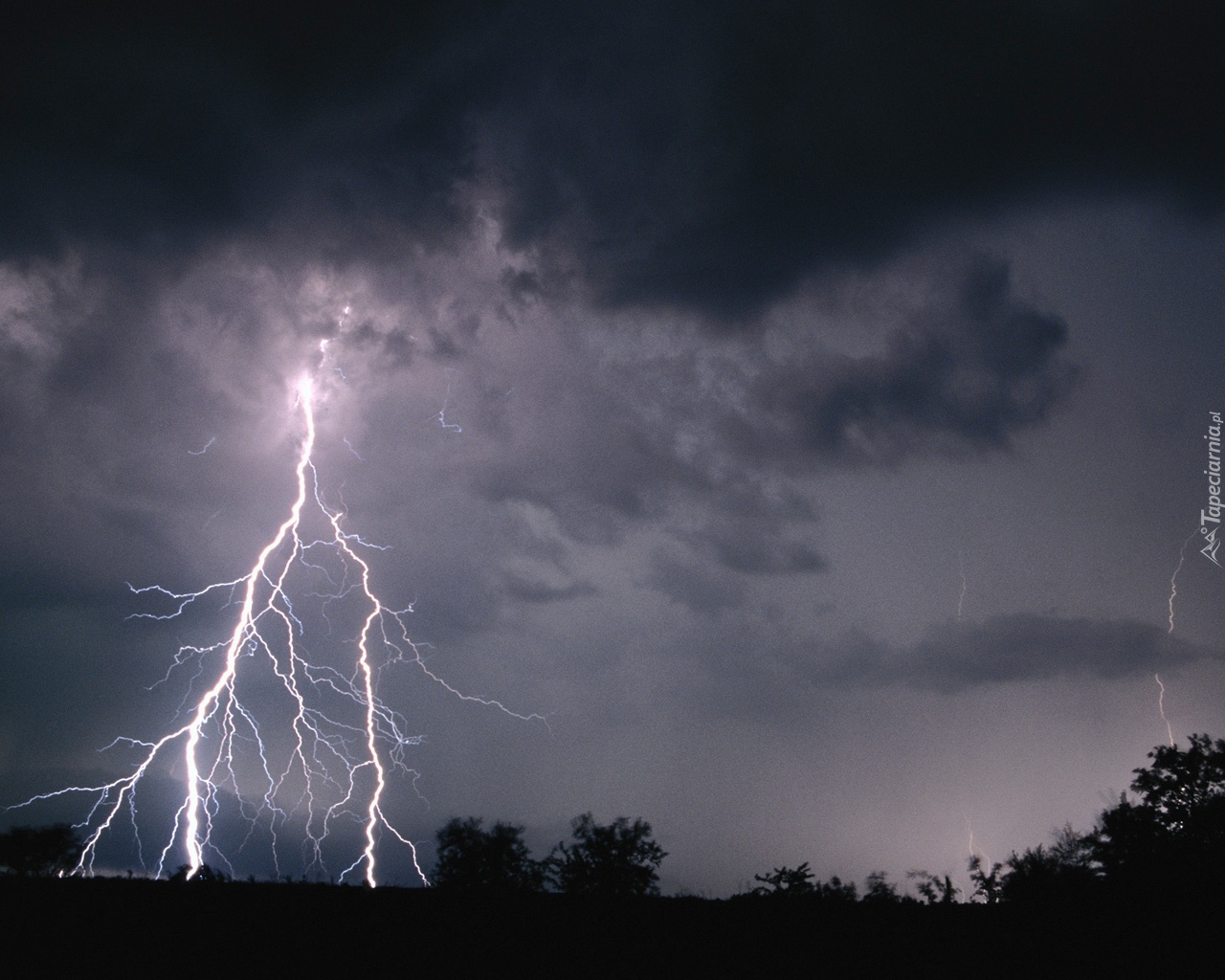 Piorun, Burza, Chmury