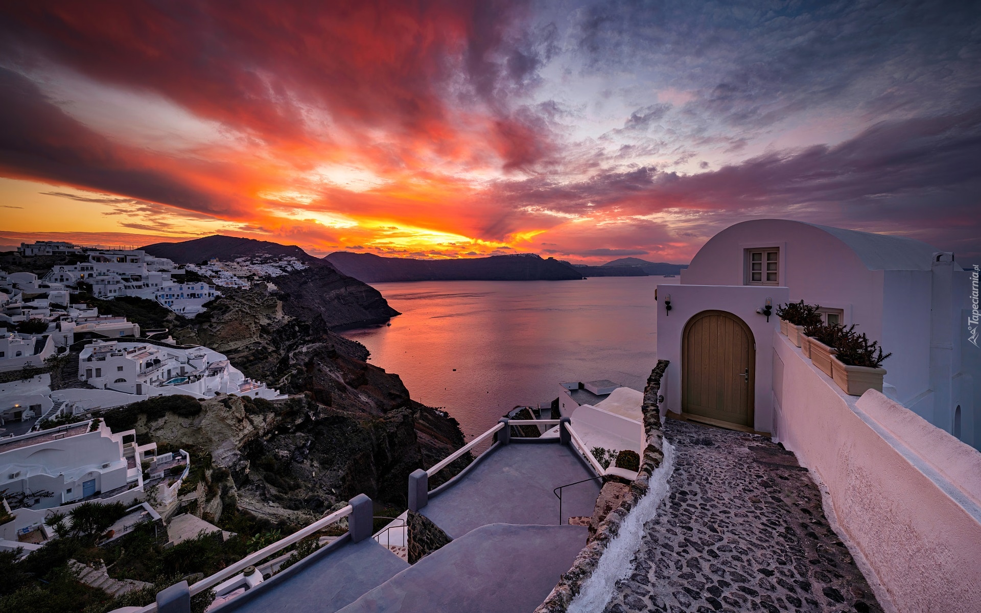 Edycja Tapety: Dom nad morzem Egejskim na wyspie Santorini w Grecji