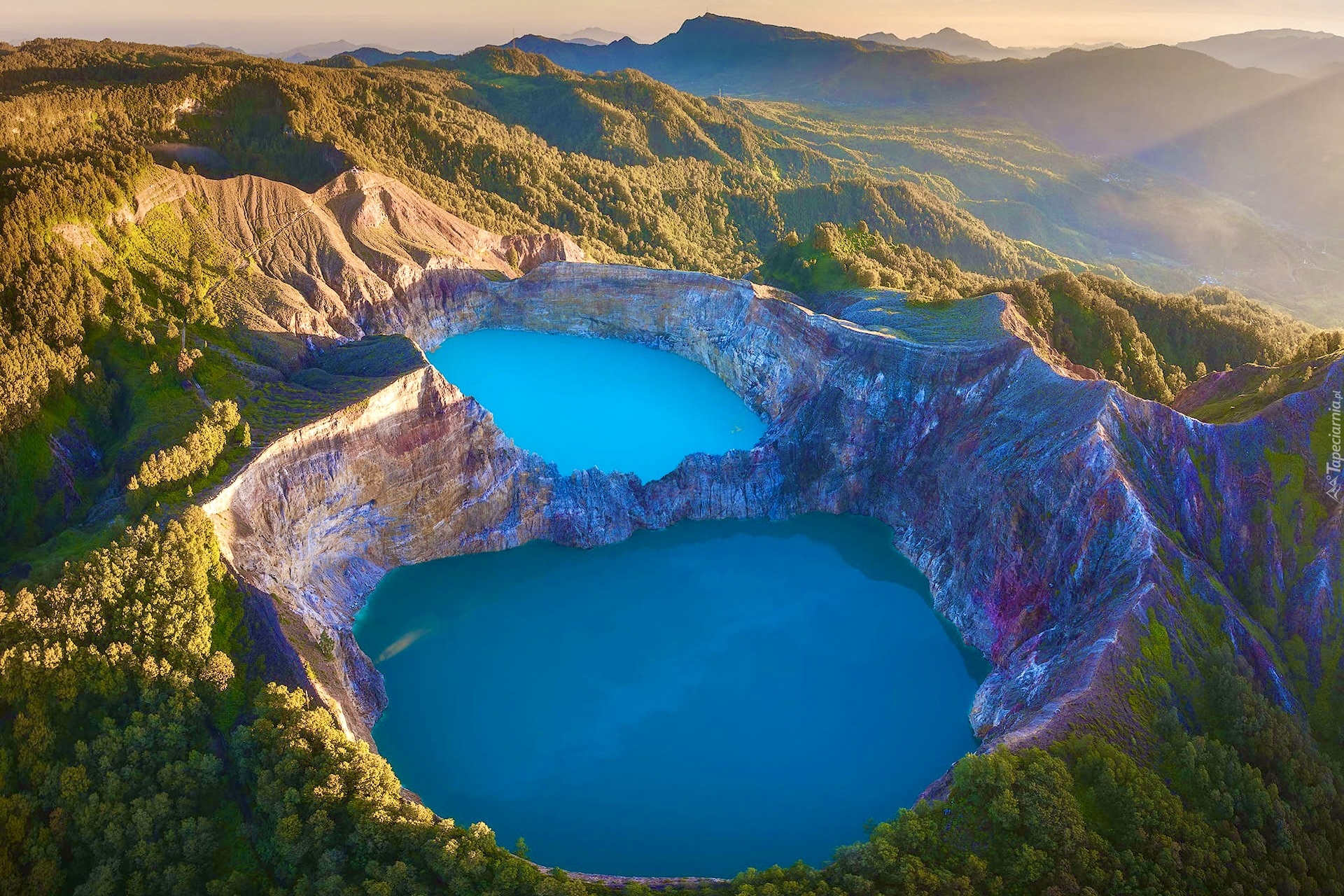 Edycja Tapety: Jeziora w kraterze wulkanu Kelimutu na wyspie Flores Island