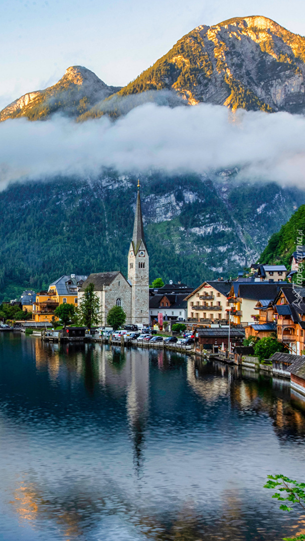 Miasteczko Hallstatt w Austrii - Tapeta na telefon Miasteczko Hallstatt w Austrii - Tapeta na telefon